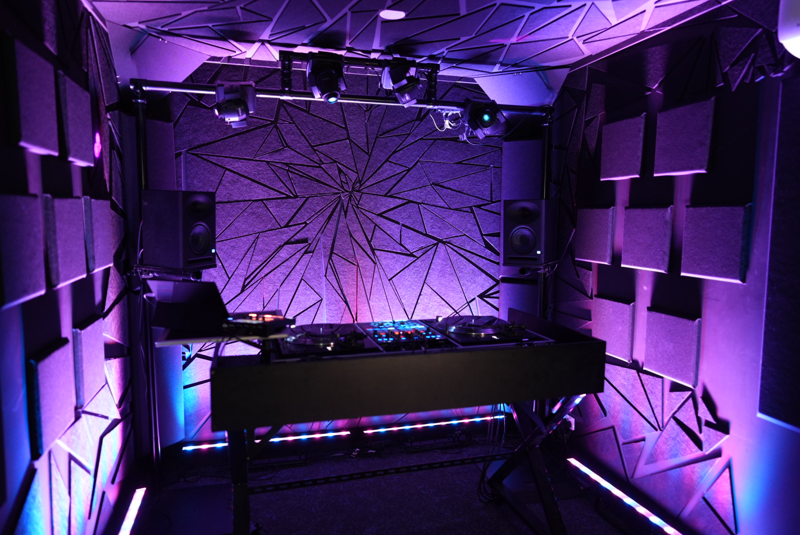 Home [www.perthdjhub.com.au]