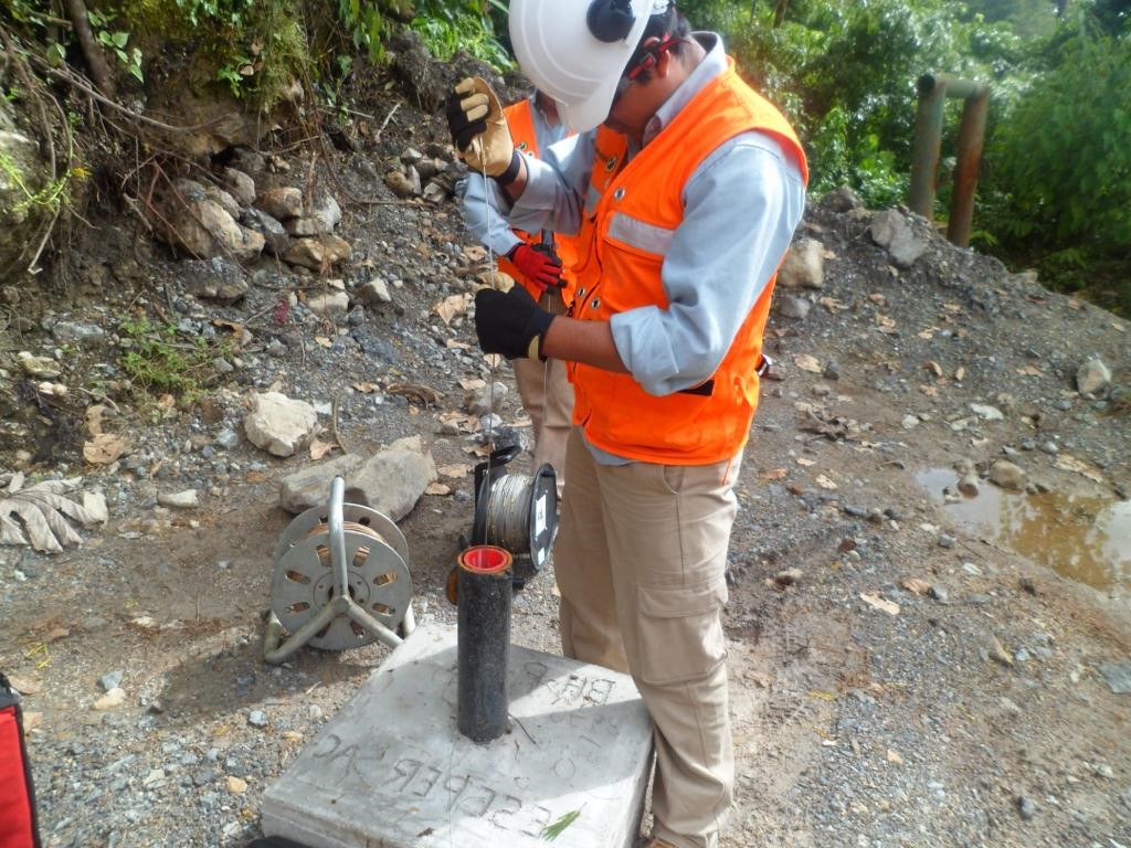 Instrumentación Geotécnica y Monitoreo de Estructuras Mineras